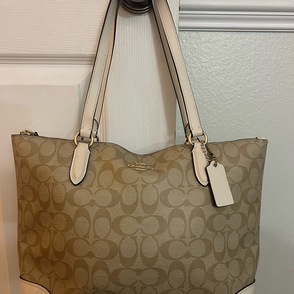 Coach | Bags | Coach Beige And Cream Signature Tote | Poshmark
